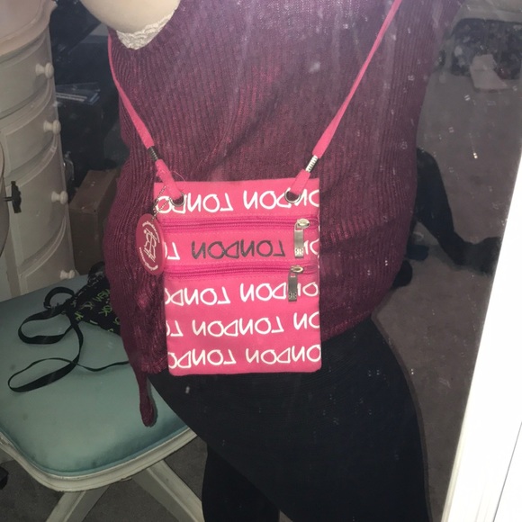 Robin Ruth | Bags | London Travel Crossbody | Poshmark